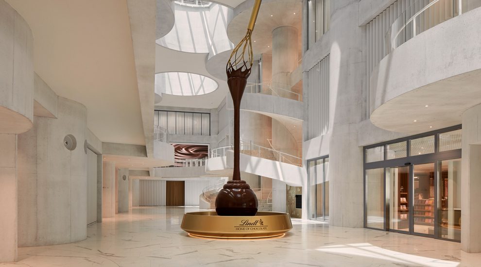 A fountain standing over nine meters flowing with chocolate